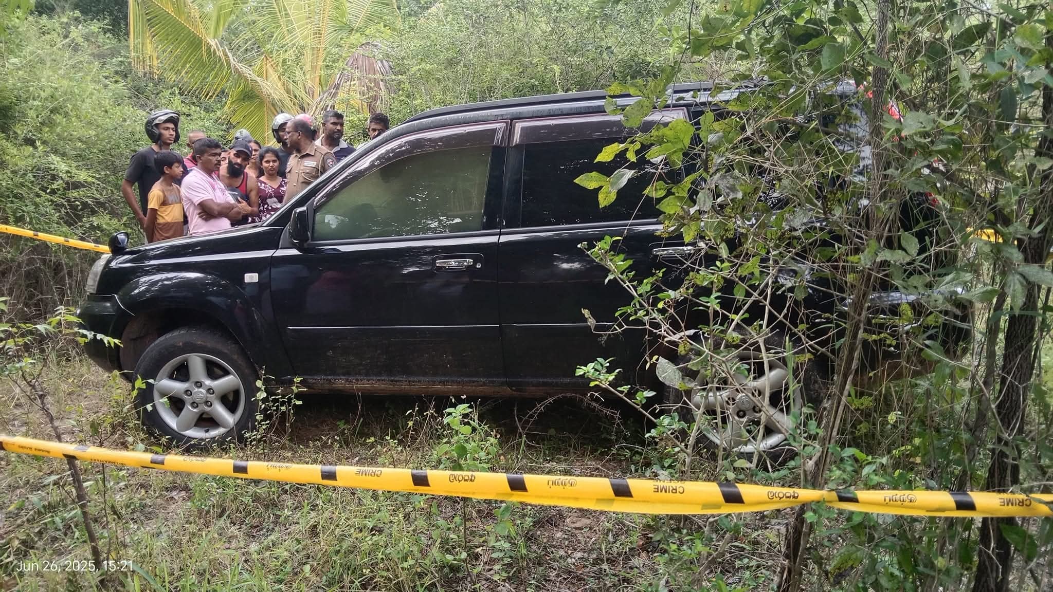 කුරුණෑගල ව්‍යාපාරිකයාගේ පිළිස්සුනු සිරුර මෝටර් රථය තුල - Wayaba.lk